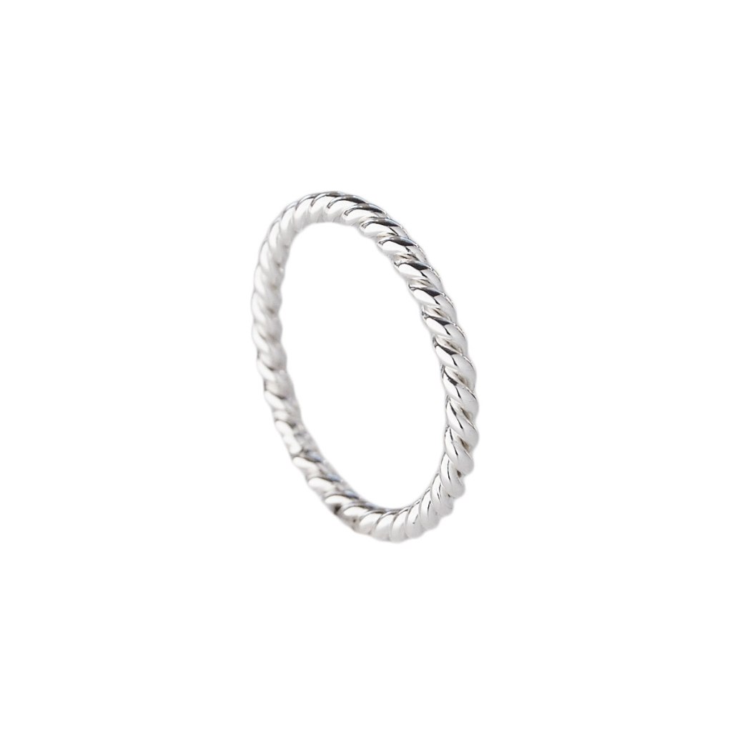 SÅ KOMBINERAR DU SMALA SILVERRINGAR – Smycken-design